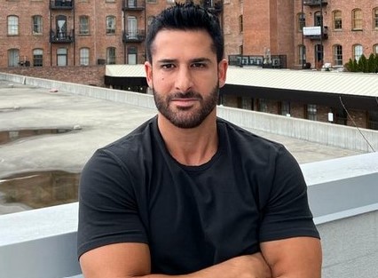 Why Budding Artist Alon Moore Is In The Spotlight - Spotlight Magazine